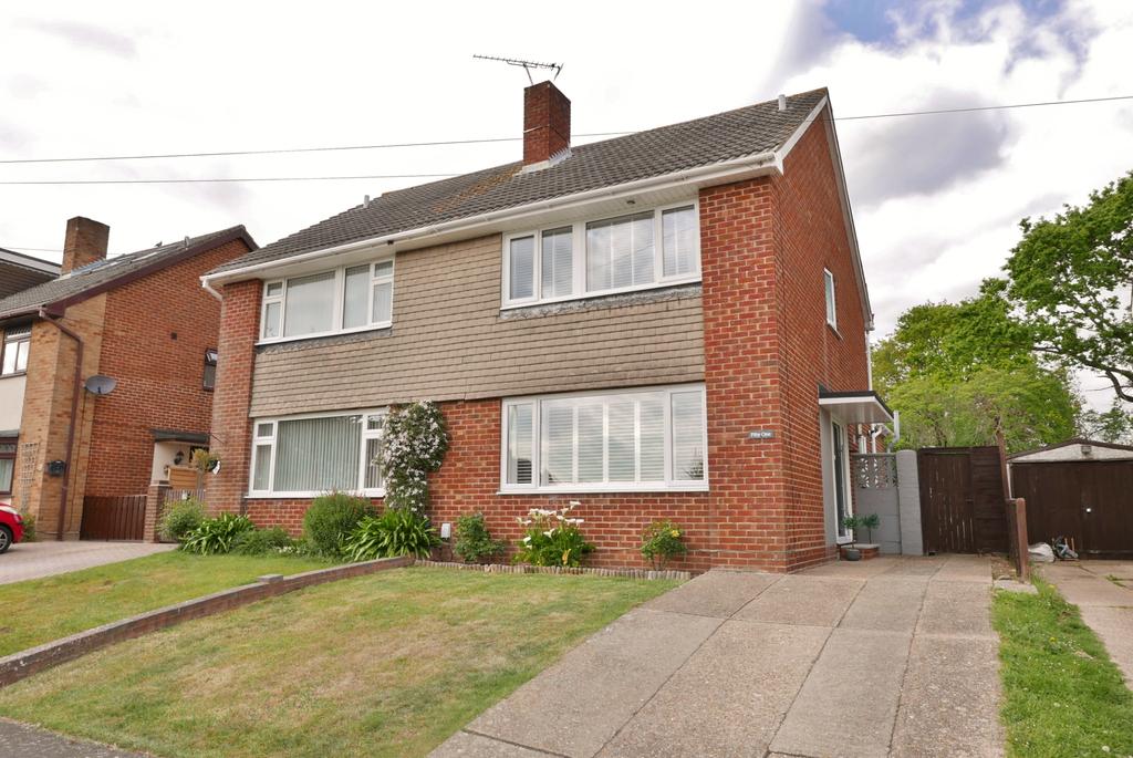 WINNHAM DRIVE, FAREHAM 3 bed semi-detached house - £350,000