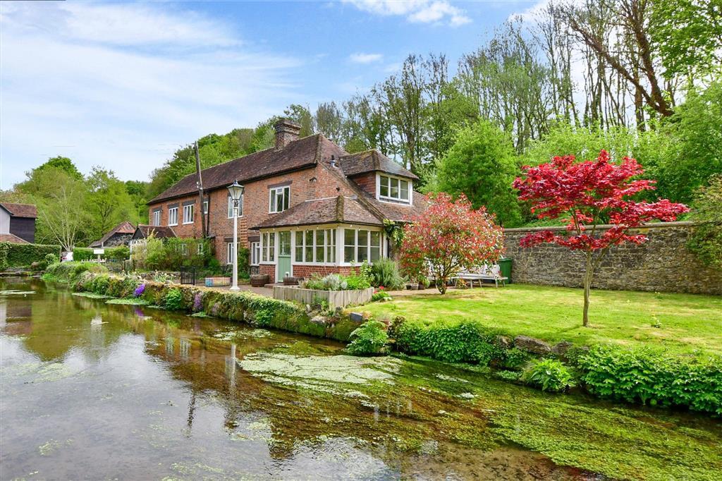 Loose Valley, Loose, Maidstone, Kent 3 bed semi-detached house - £600,000