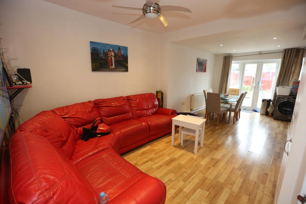 UB3 1NA 4 bed terraced house - £2,200 pcm (£508 pw)