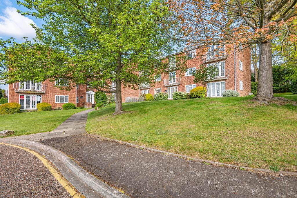 Belgrave Manor, Woking, GU22 2 bed flat - £300,000