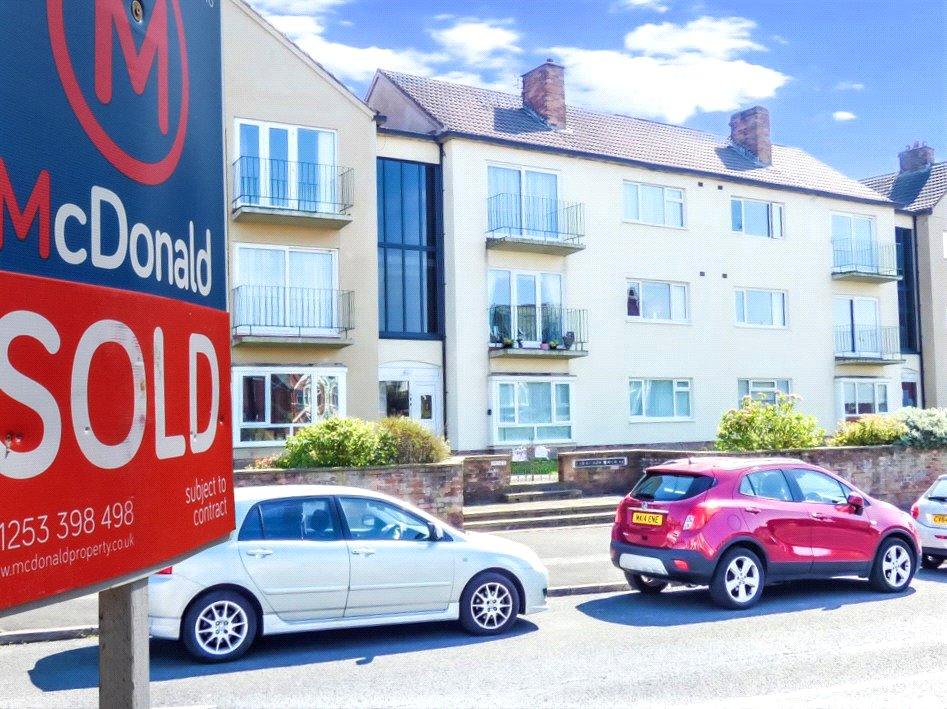 Warbreck Court, Warbreck Hill Road... 2 bed apartment - £110,000