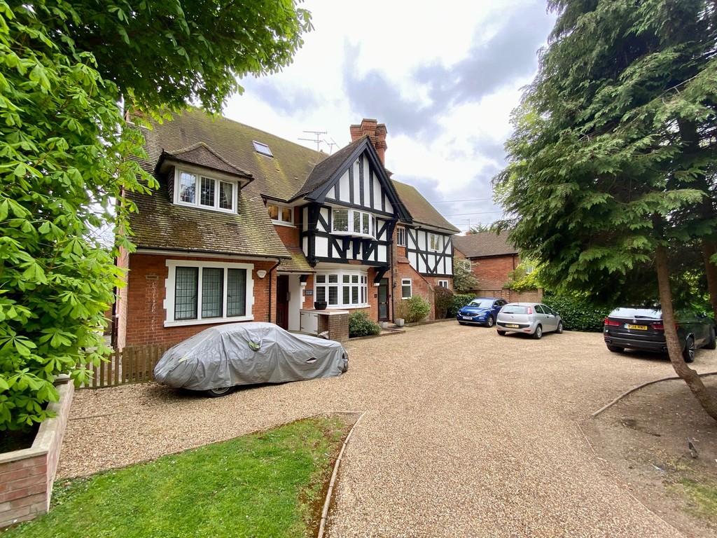 Frithwood Avenue, Northwood HA6 3LX 1 bed flat - £1,100 pcm (£254 pw)