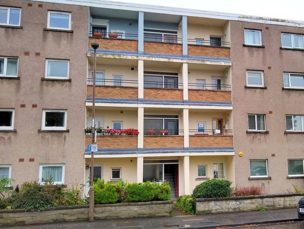 Trinity Court, Edinburgh, EH5 3 bed flat - £1,350 pcm (£312 pw)