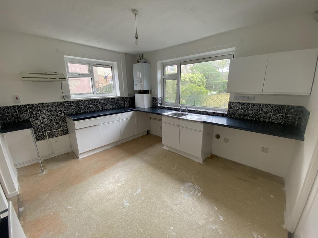 Broadstone Way, Holmewood, Bradford, BD4 3 bed semi-detached house - £ ...