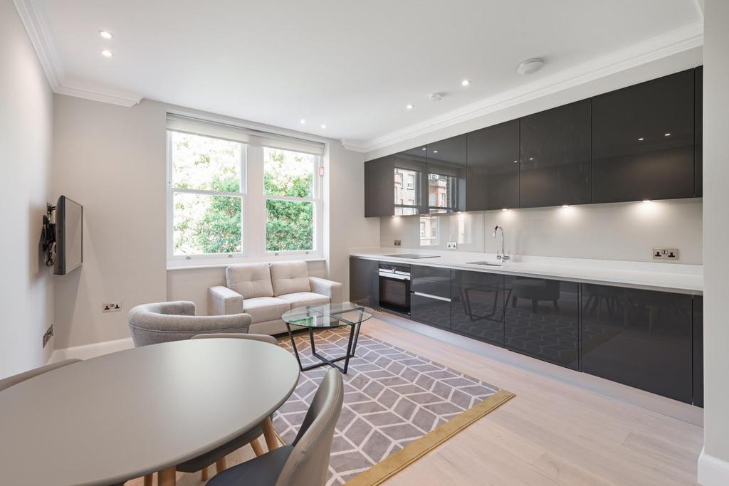 Rosary Gardens, South Kensington... 1 bed flat - £2,492 pcm (£575 pw)