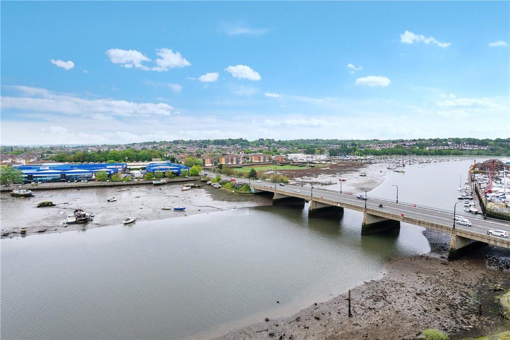 Meridian Way, Southampton, SO14 2 bed apartment - £1,200 pcm (£277 pw)