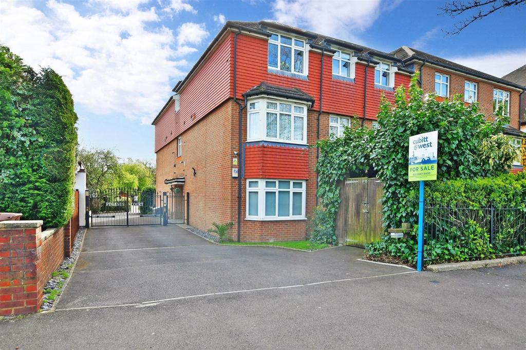 Rose Hill, Sutton, Surrey 2 bed flat - £300,000