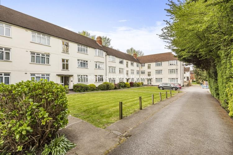 Watford Way London NW4 2 bed apartment - £1,400 pcm (£323 pw)