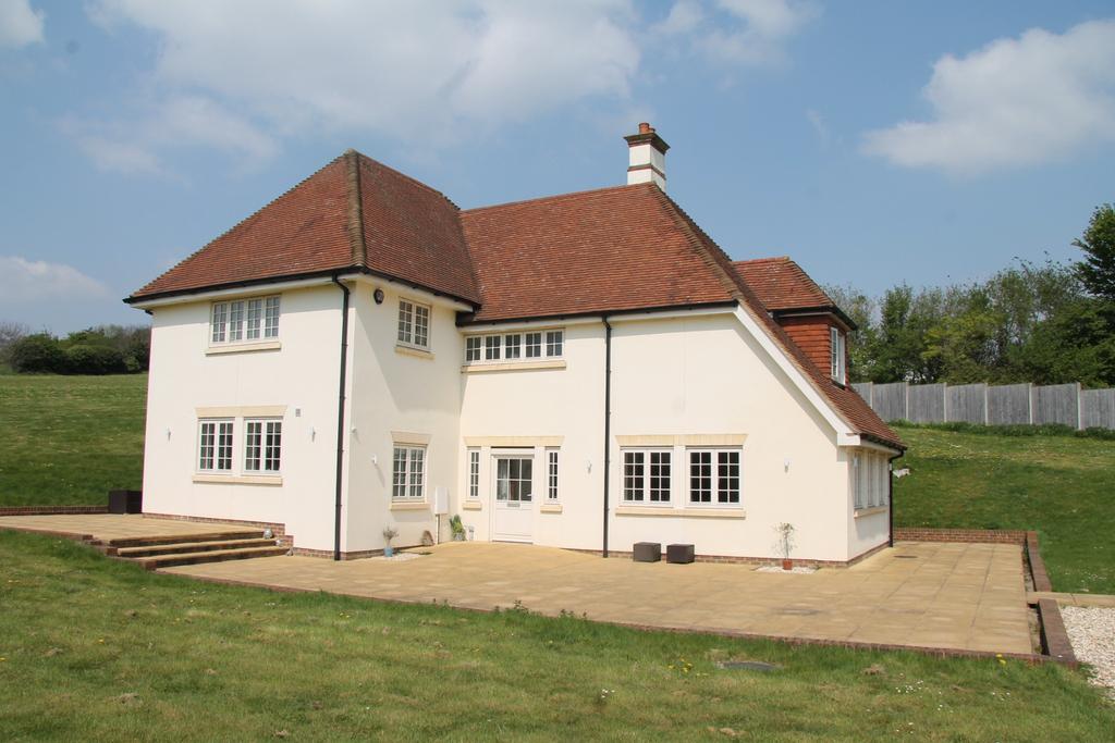 Chilcomb, Winchester 3 bed detached house - £2,500 pcm (£577 pw)
