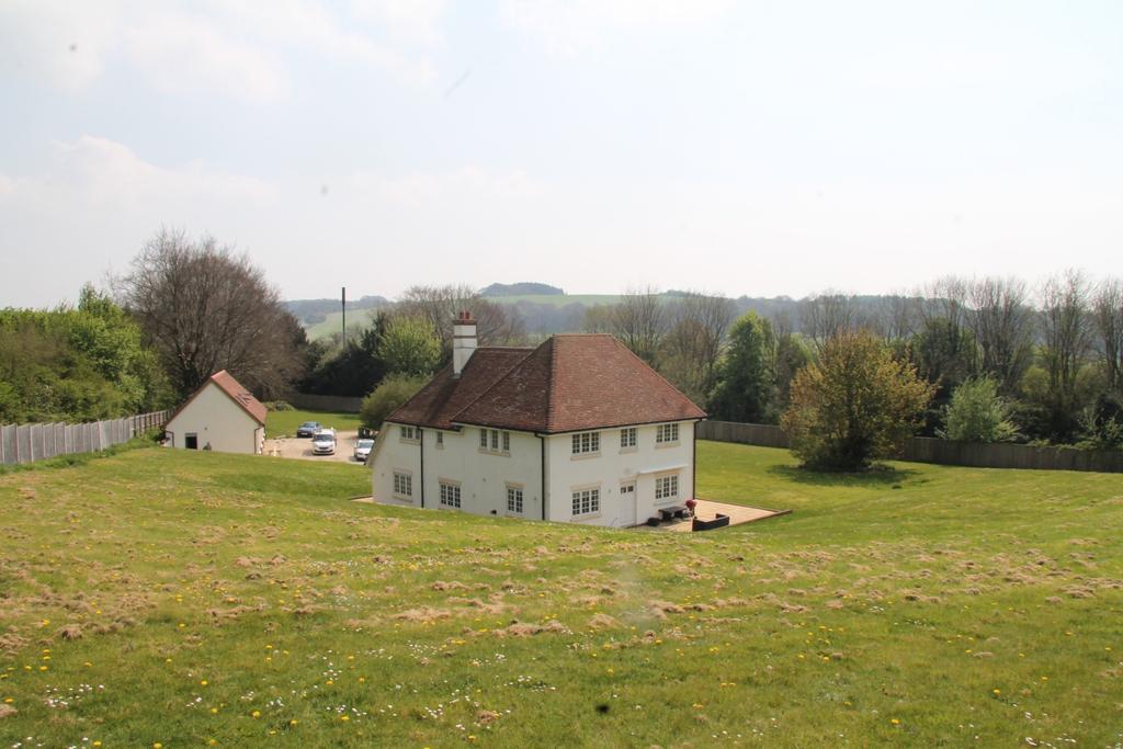 Chilcomb, Winchester 3 bed detached house - £2,500 pcm (£577 pw)