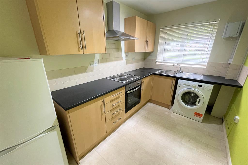 Moorfields, Scott Hall Road, Leeds, LS17 6SJ 2 bed flat - £750 pcm (£ ...