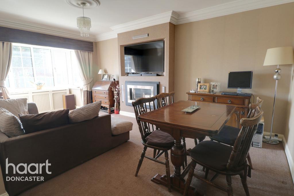Manor Farm Close, Adwick Le Street, Doncaster 3 bed detached house - £ ...