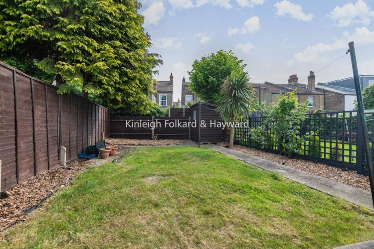 Bishops Park Road London SW16 2 bed apartment - £1,450 pcm (£335 pw)
