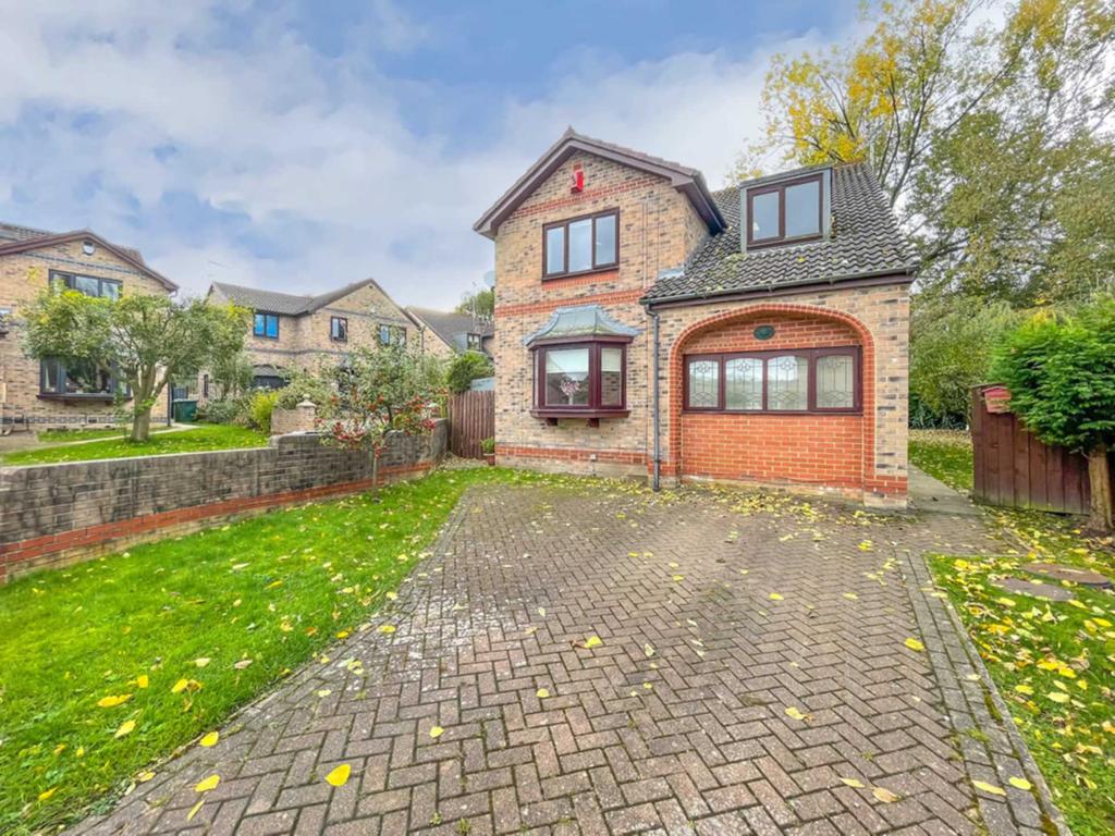 The Covert, Batley 4 bed detached house - £330,000