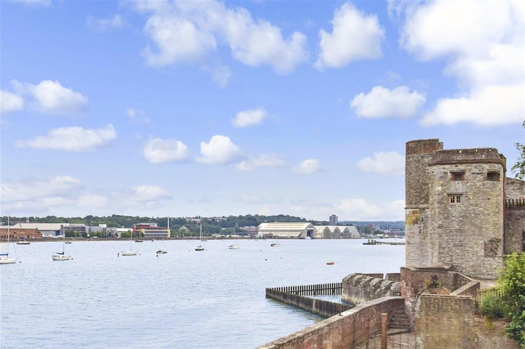 Upnor Road, Lower Upnor, Rochester, Kent 2 bed apartment - £325,000