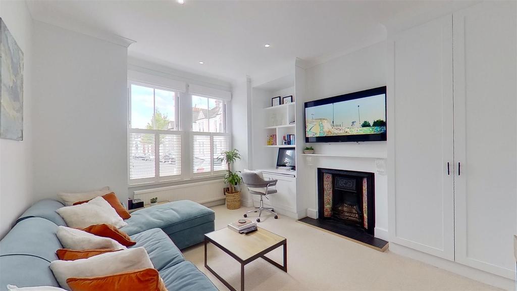 Crealock Street, London 2 bed flat - £550,000