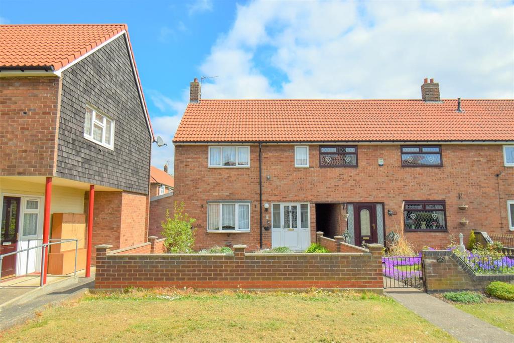 Houghton Walk, Hull 2 bed end of terrace house - £90,000