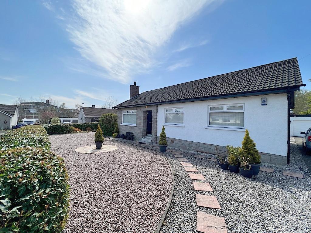 Karadale Gardens, Larkhall ML9 3 bed detached bungalow - £184,995