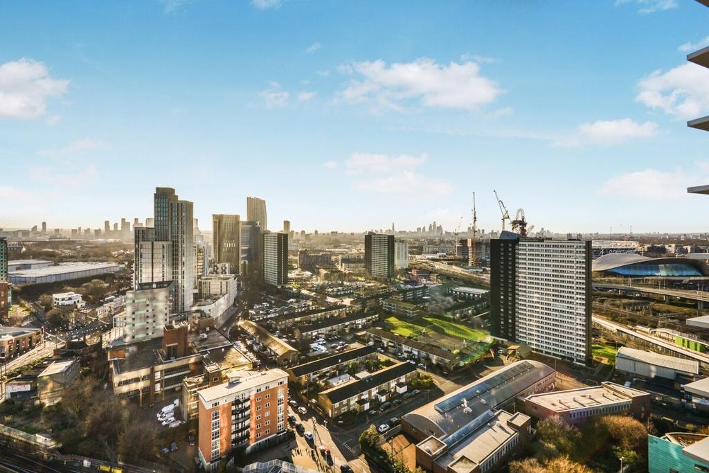 Unex Tower, Stratford, E15 2 bed flat - £2,300 pcm (£531 pw)