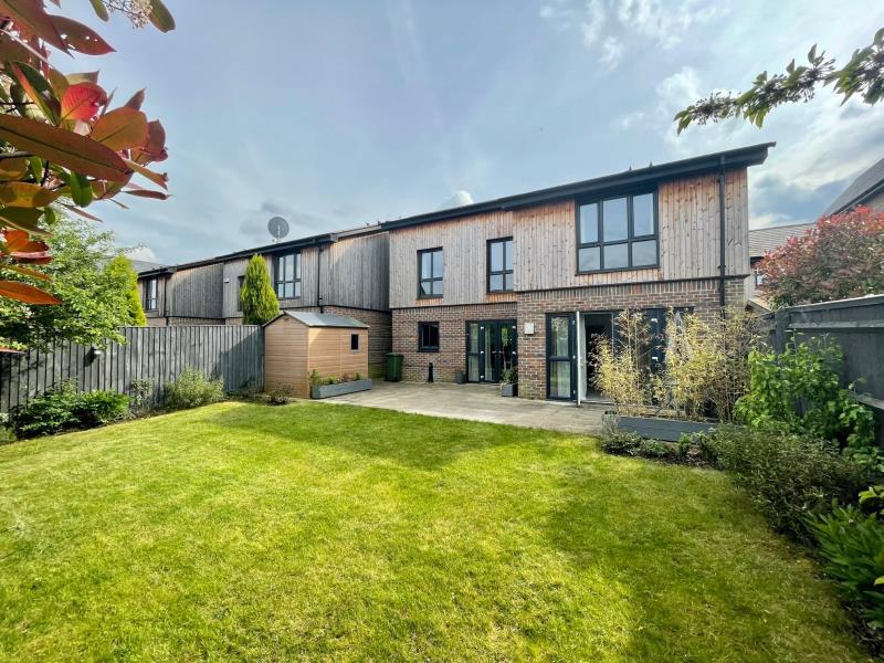 Abacus Drive, Oakgrove 4 bed detached house - £2,250 pcm (£519 pw)