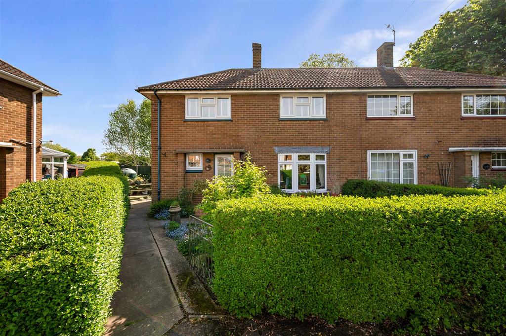 Manor Close, East Kirkby, Spilsby 3 bed semi-detached house - £170,000