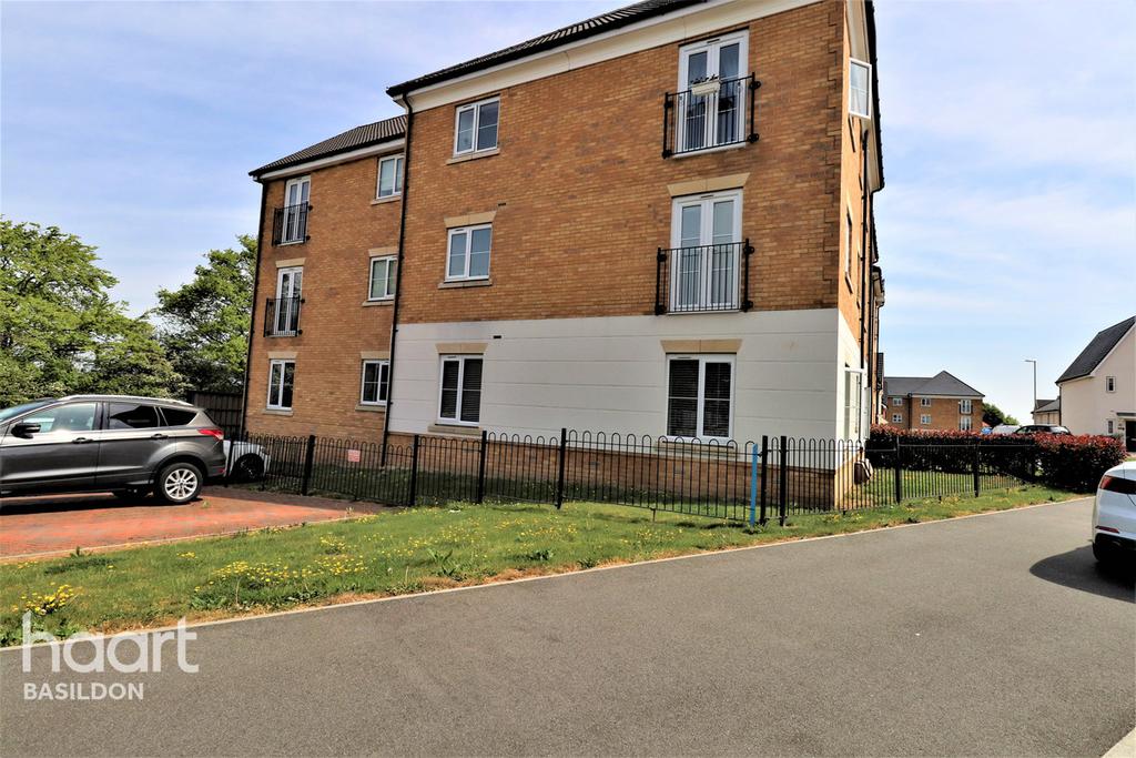 School Avenue, Basildon 2 bed flat - £270,000