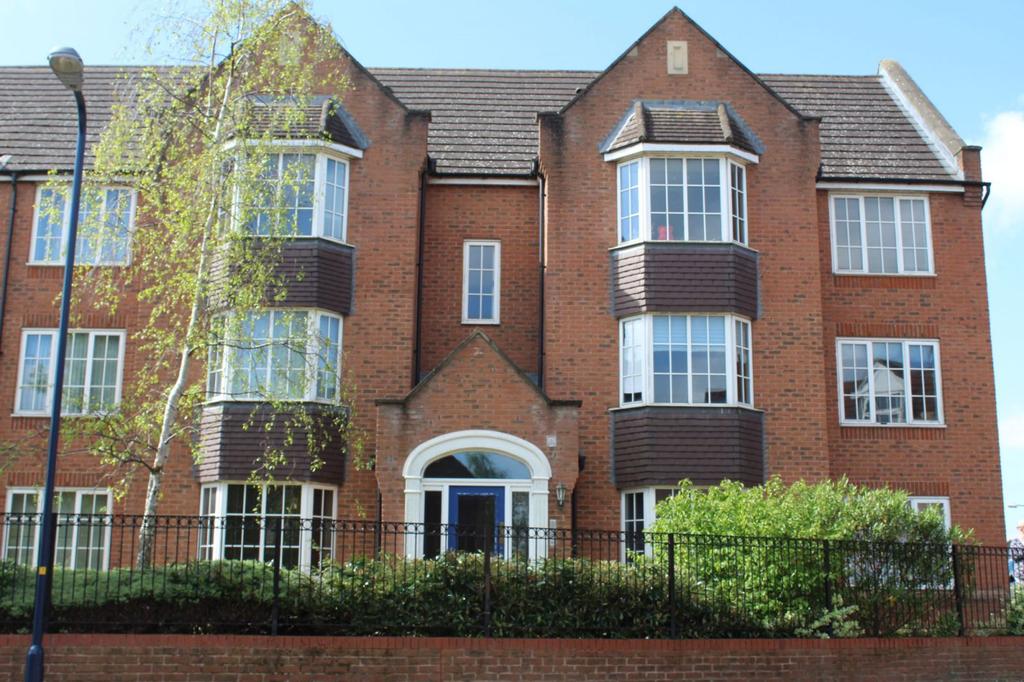 Hidcote Way, Middlemore, Daventry NN11 8AE 2 bed flat - £140,000