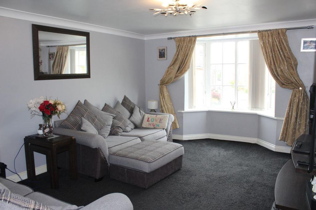 Hidcote Way, Middlemore, Daventry NN11 8AE 2 bed flat - £140,000