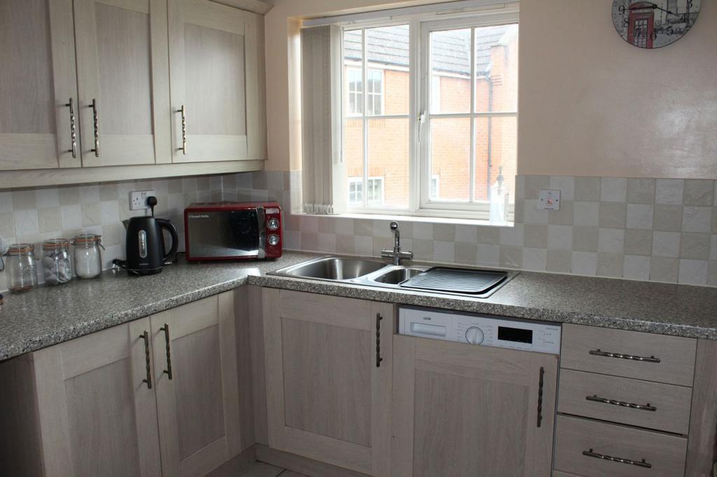 Hidcote Way, Middlemore, Daventry NN11 8AE 2 bed flat - £140,000