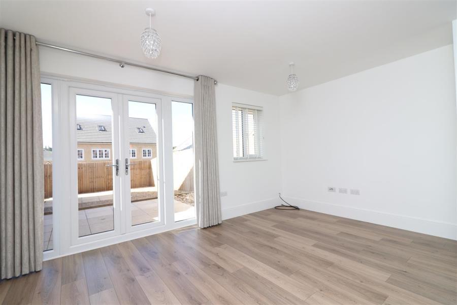 LOW HALL ROAD, HORSFORTH, LS18 4FQ 2 bed property - £1,100 pcm (£254 pw)