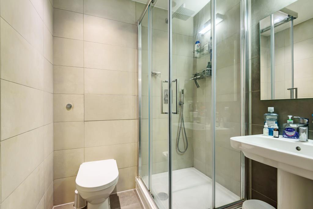 Slough, Berkshire, SL1 2 bed flat - £280,000