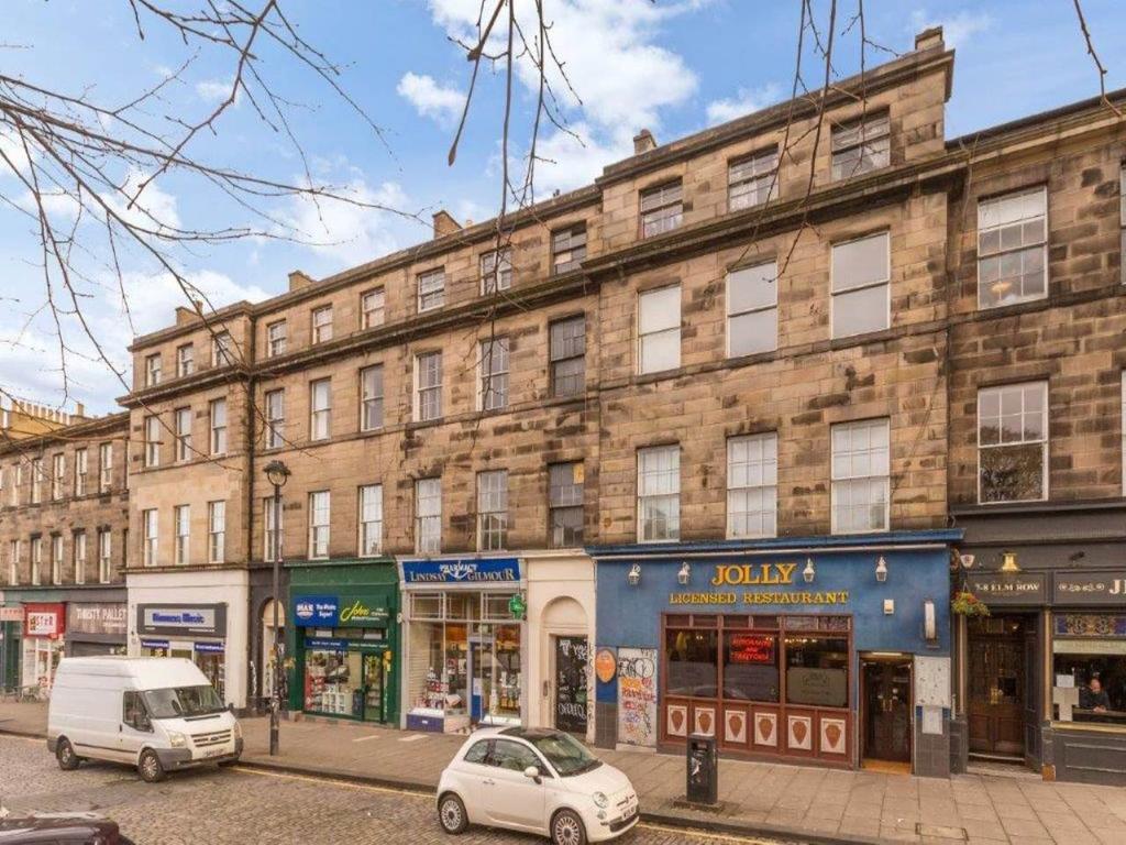 Elm Row, Hillside, Edinburgh 2 bed flat - £1,350 pcm (£312 pw)