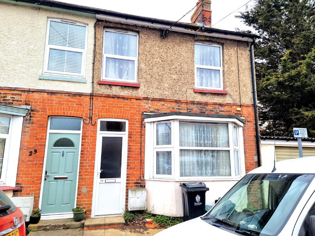 25 Churchfield Road... 3 bed end of terrace house - £100,000