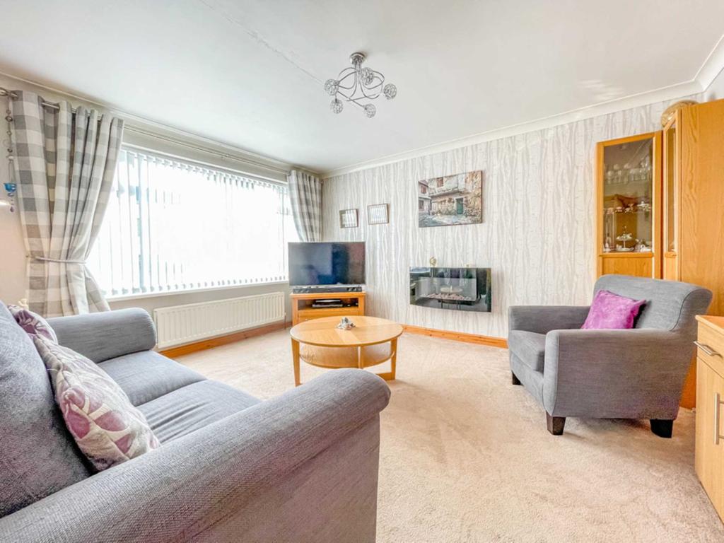 Carlinghow Lane, Batley 3 bed semi-detached bungalow - £235,000