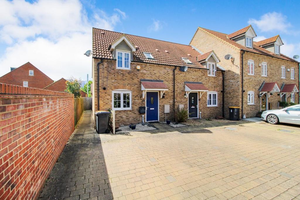 Moorland Close, Wixams, Bedford 3 bed end of terrace house - £315,000