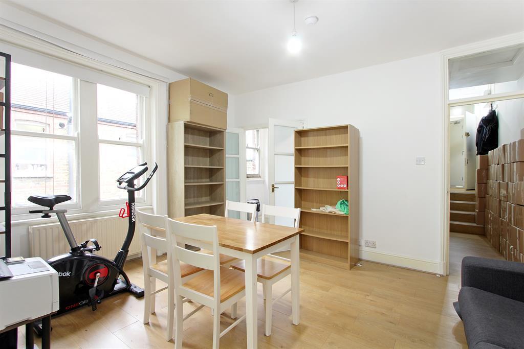 Cormont Road, London, SE5 9RE 1 bed flat - £1,395 pcm (£322 pw)