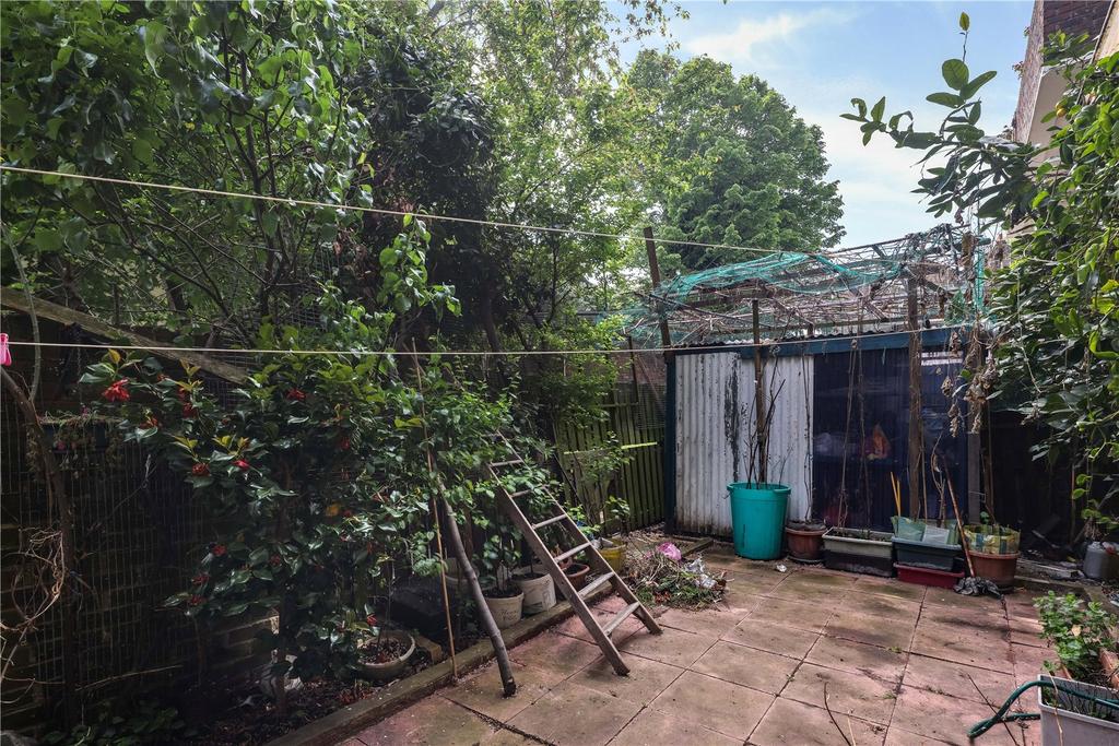 Lipton Road, Shadwell, London, E1 3 bed maisonette - £445,000
