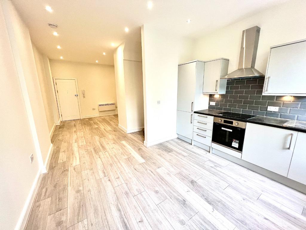 Sidcup Road, Eltham, London, SE9 4ET 2 bed apartment - £1,550 pcm (£358 pw)