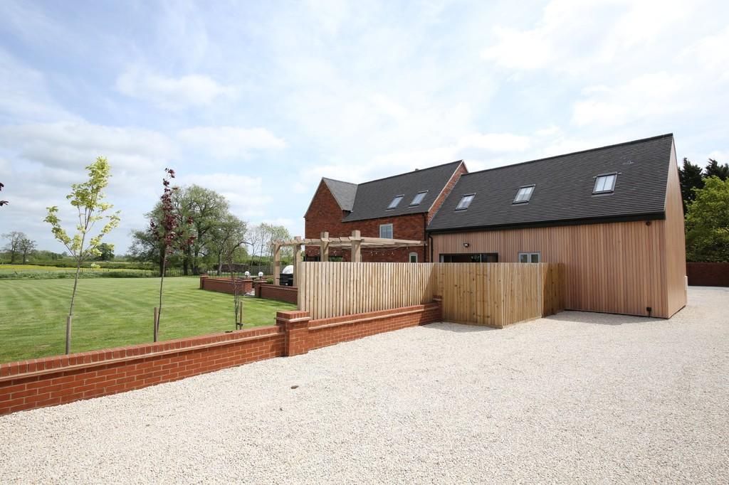 Mythe Bridge Farm, Ratcliffe Road... 4 bed detached house - £799,995