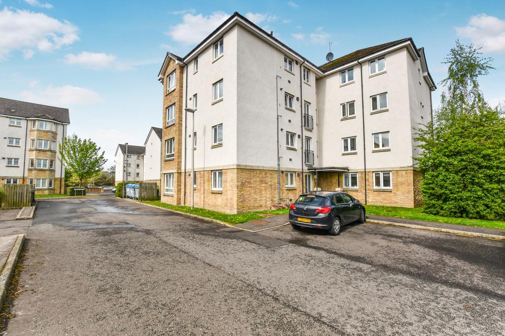 Simpson Square, Perth 2 bed flat - £120,000