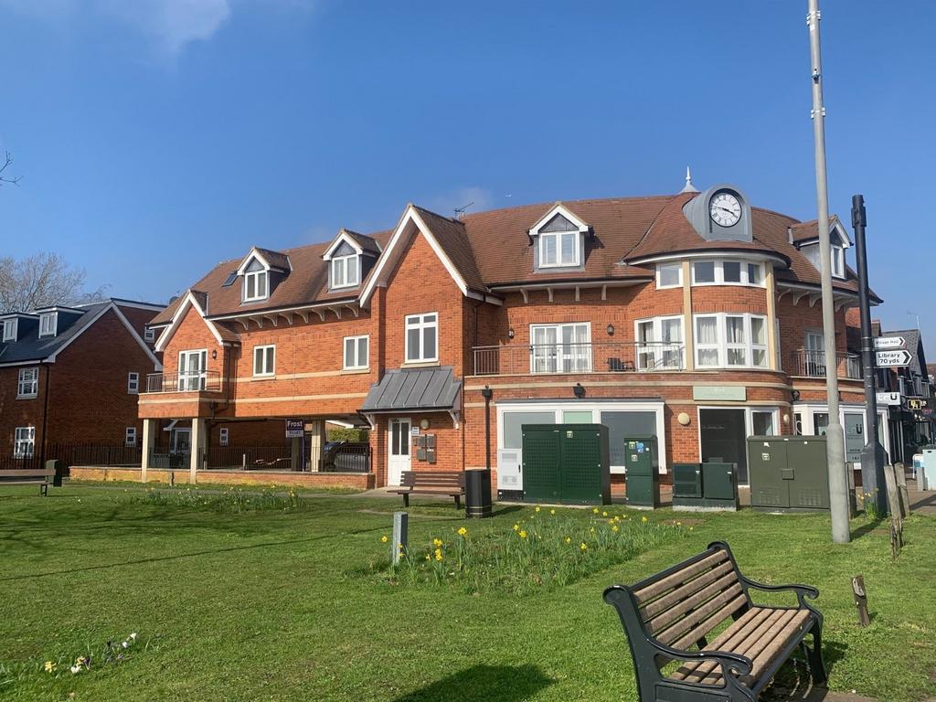 The Clockhouse, 1 The Broadway... 2 bed apartment - £1,375 pcm (£317 pw)