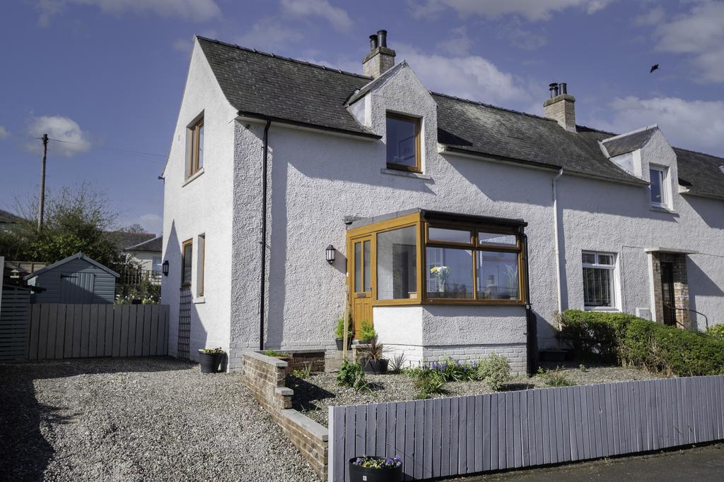 Lintibert Terrace, Muthill PH5 2 bed semi-detached house - £165,000