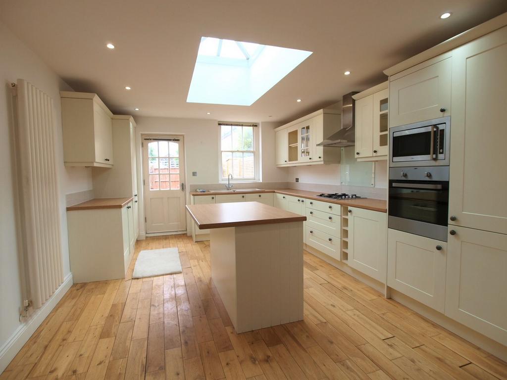Cockfosters Road, Cockfosters, EN4 2 bed house to rent - £2,250 pcm (£ ...