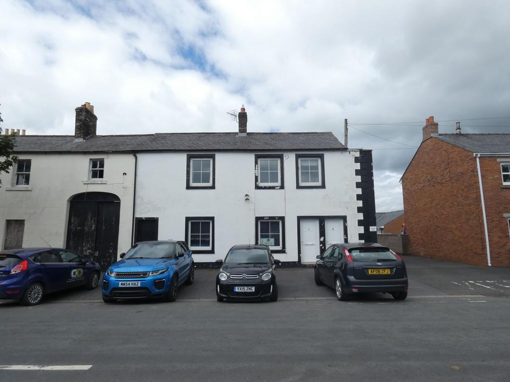 Netherby Street, Longtown, CA6 4 bed flat - £125,000