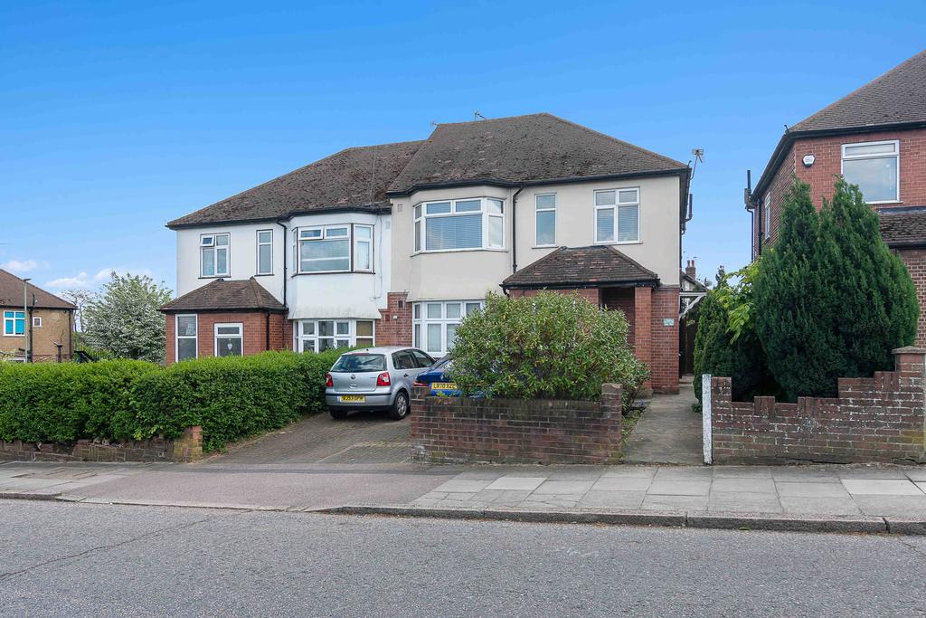 Russell Lane, London N20 2 bed maisonette - £400,000