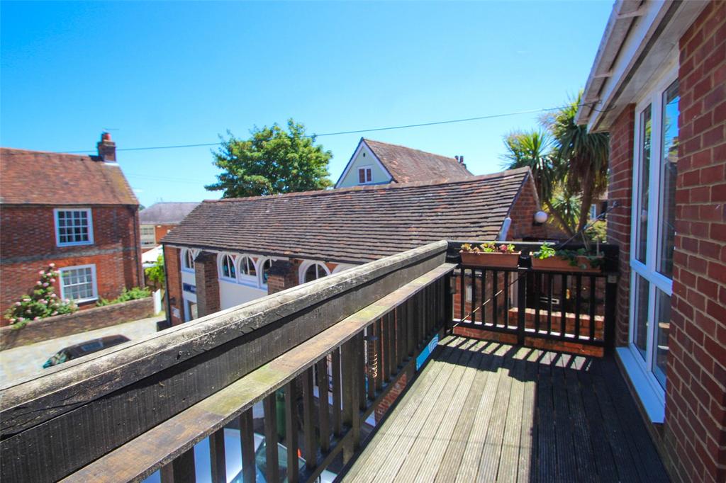 High Street, Hamble, Southampton... 3 bed end of terrace house - £1,400 ...