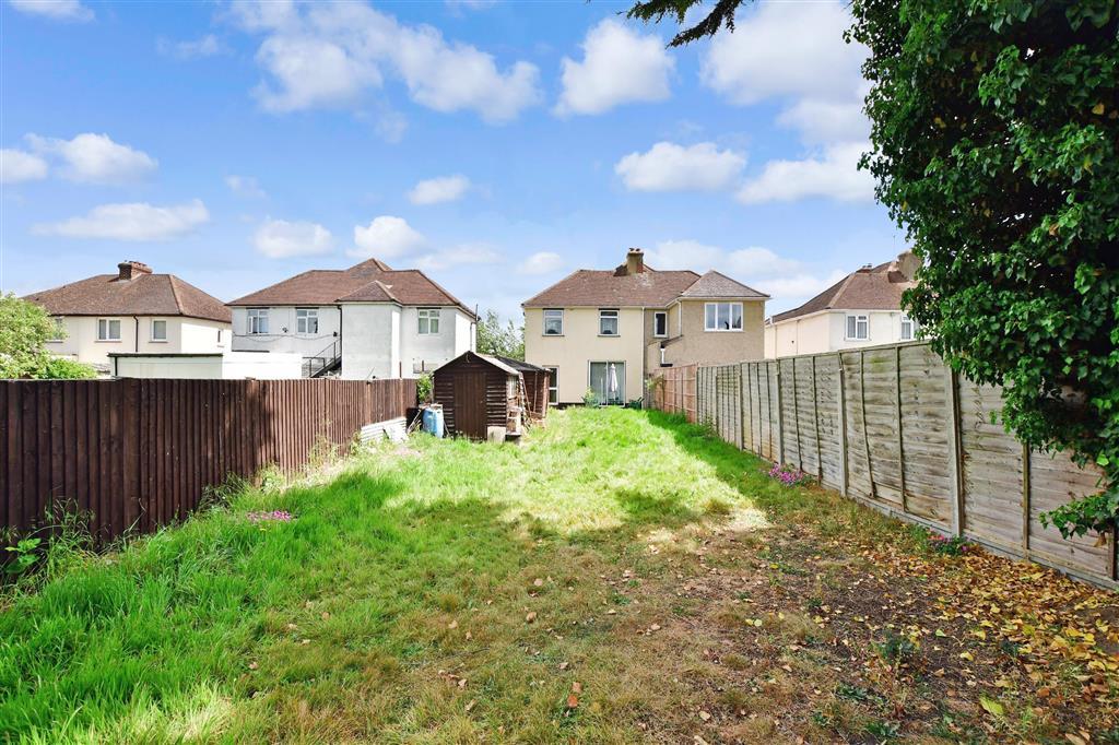 Lunsford Lane, Larkfield, Kent 3 bed semi-detached house - £300,000