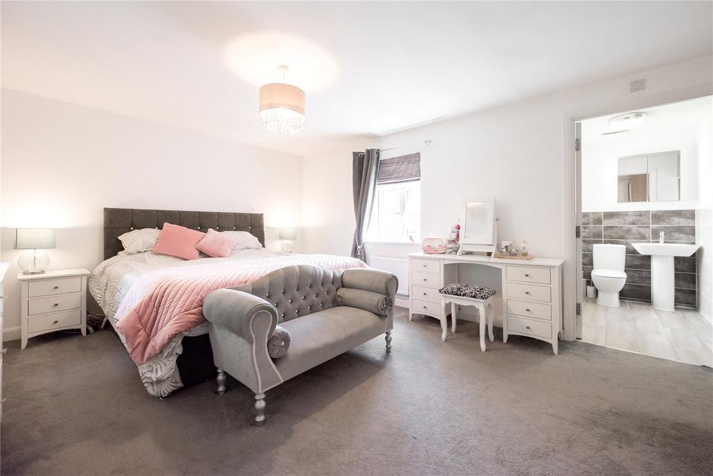 Clements Hall Way, Hawkwell, Hockley... 4 bed detached house - £600,000