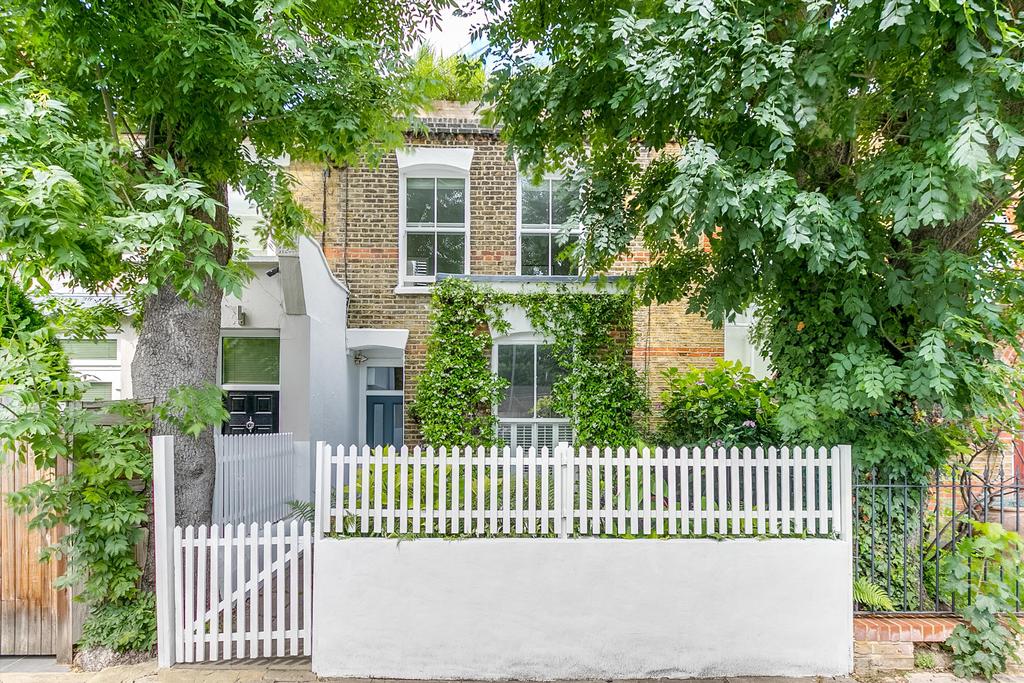 Falcon Grove, Battersea, London, SW11. 2 bed terraced house - £875,000