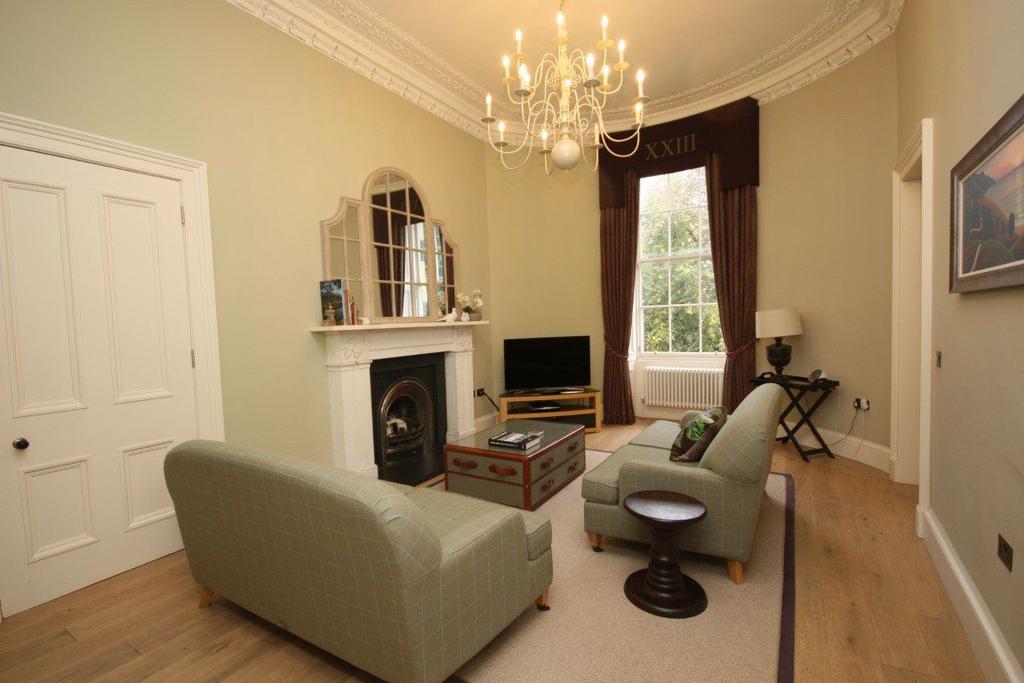 Rutland Square, Edinburgh 2 bed flat - £3,000 pcm (£692 pw)
